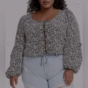 Levi's | Tops | Floral Buttonfront Peasant Blouse In Black And White ...